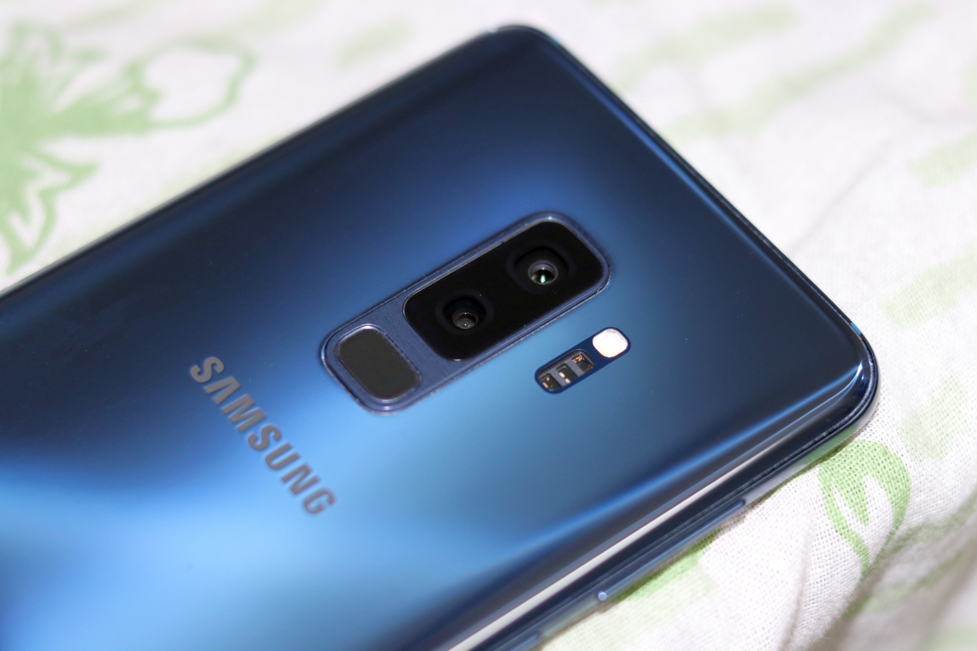 Galaxy Note 9 tiếp tục lộ ảnh thực tế với camera 2 khẩu độ