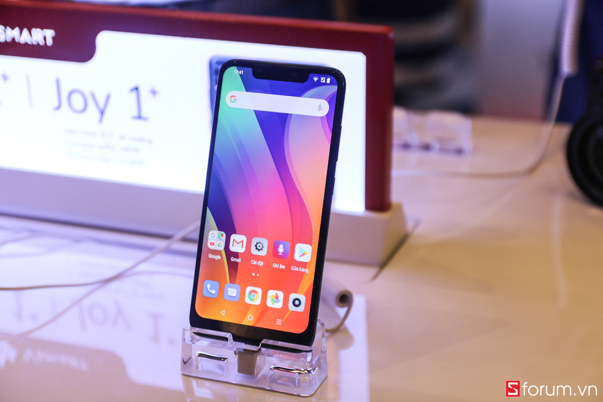 Trên tay "bộ tứ" smartphone thương hiệu Việt Vsmart