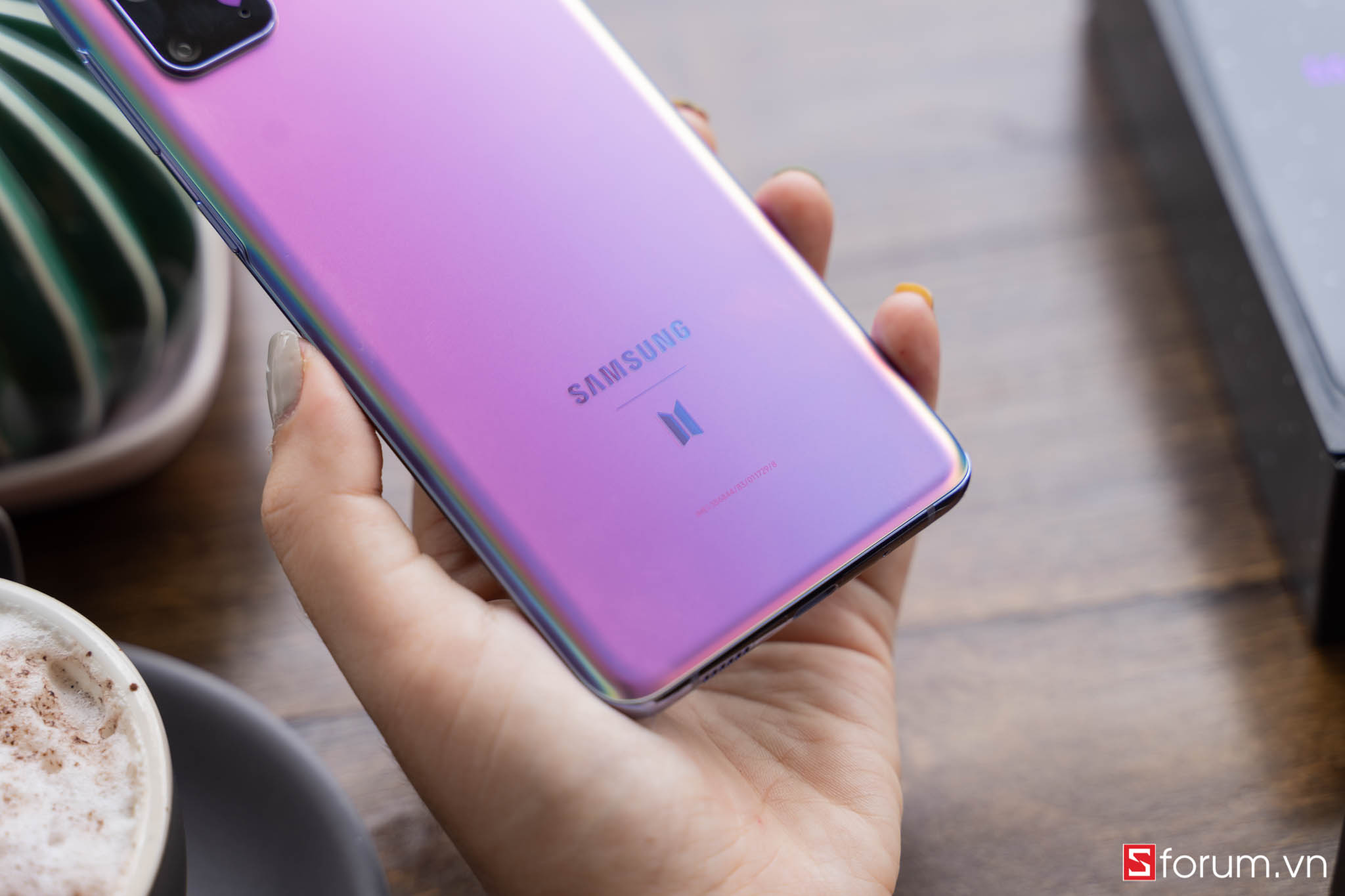 Những lý do tại sao bạn nên mua Galaxy S20+ BTS độc quyền tại CellphoneS: Giảm 5 triệu, bộ quà ...