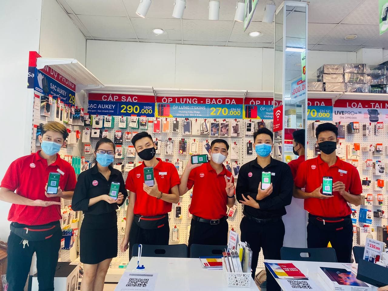 CellphoneS mở lại toàn bộ 33 cửa hàng trên địa bàn thành phố Hồ Chí ...