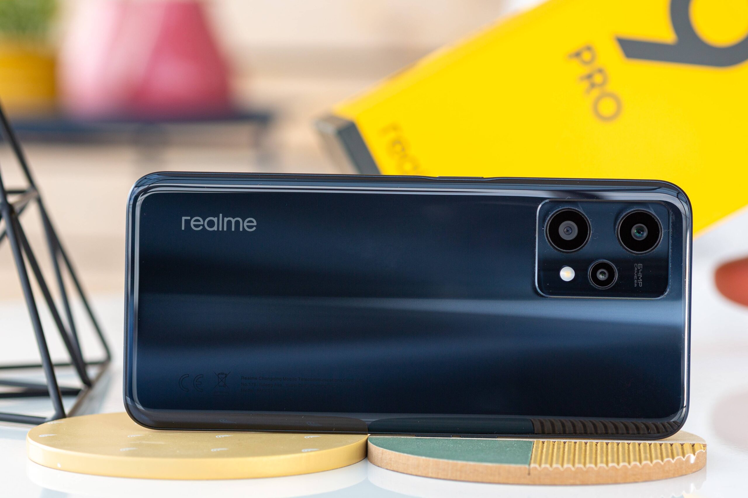 Trên tay realme 9 Pro: Màn hình 120Hz, Snapdragon 695 5G, pin 5000mAh ...