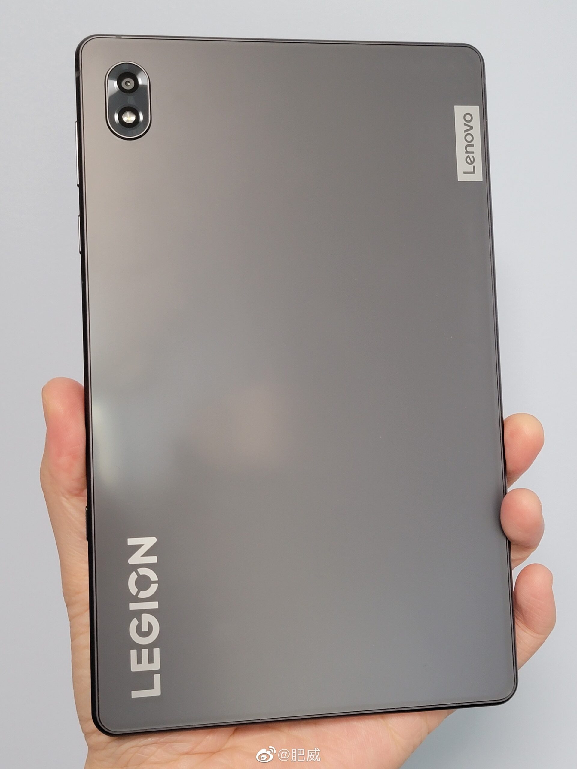 Xuất hiện hình ảnh thực tế của máy tính bảng Lenovo Legion Y700
