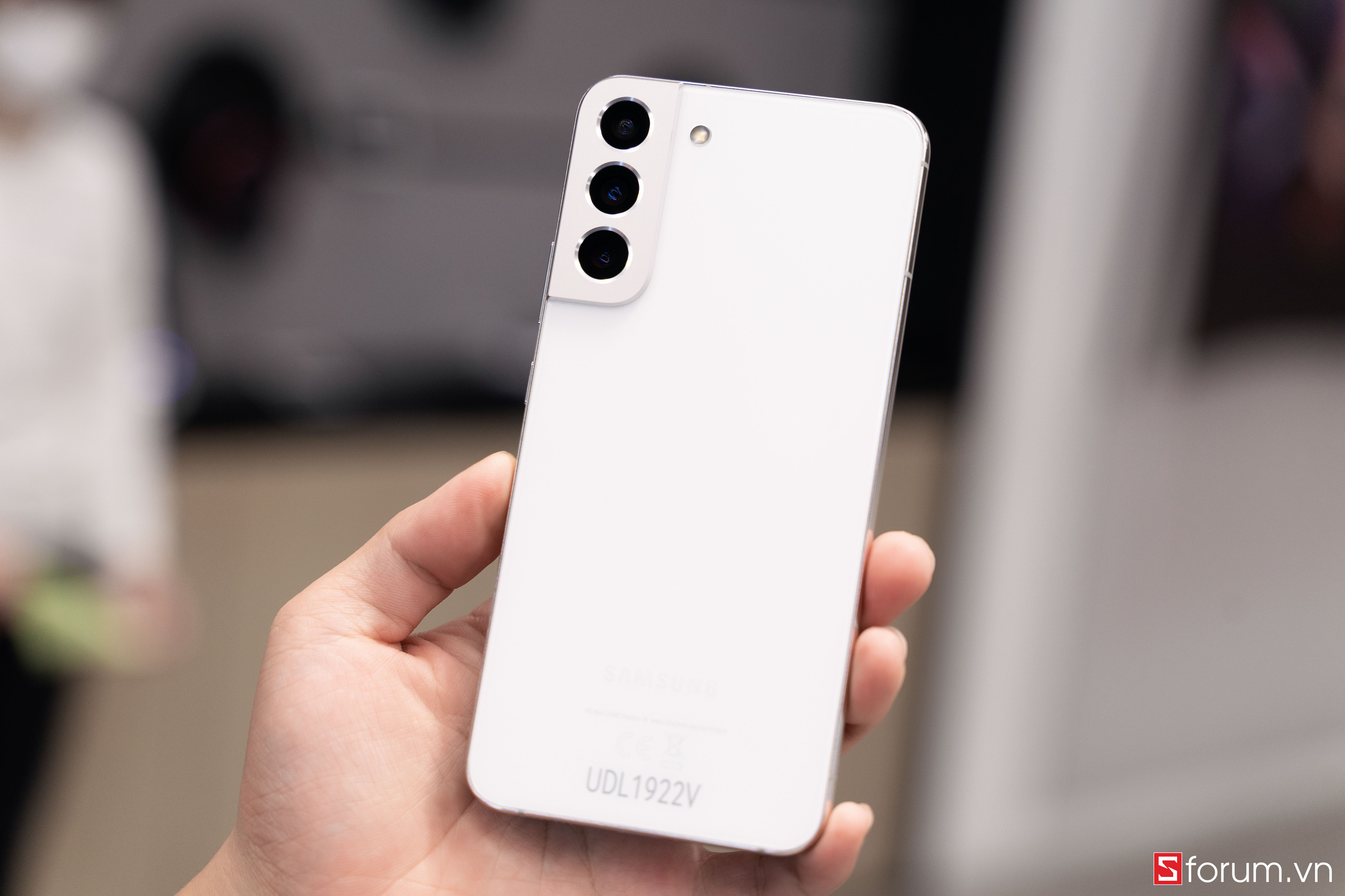 Xiaomi 12 Pro liệu có hấp dẫn hơn Galaxy S22 Plus?