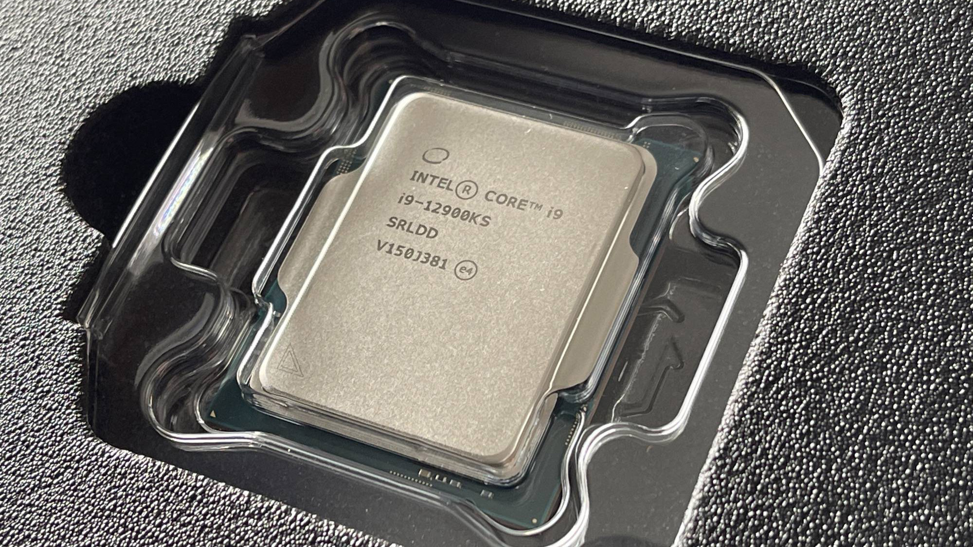 Lộ hiệu năng "trùm cuối" Intel Core i9-12900KS: Xung cực cao 5.5GHz, ăn ...