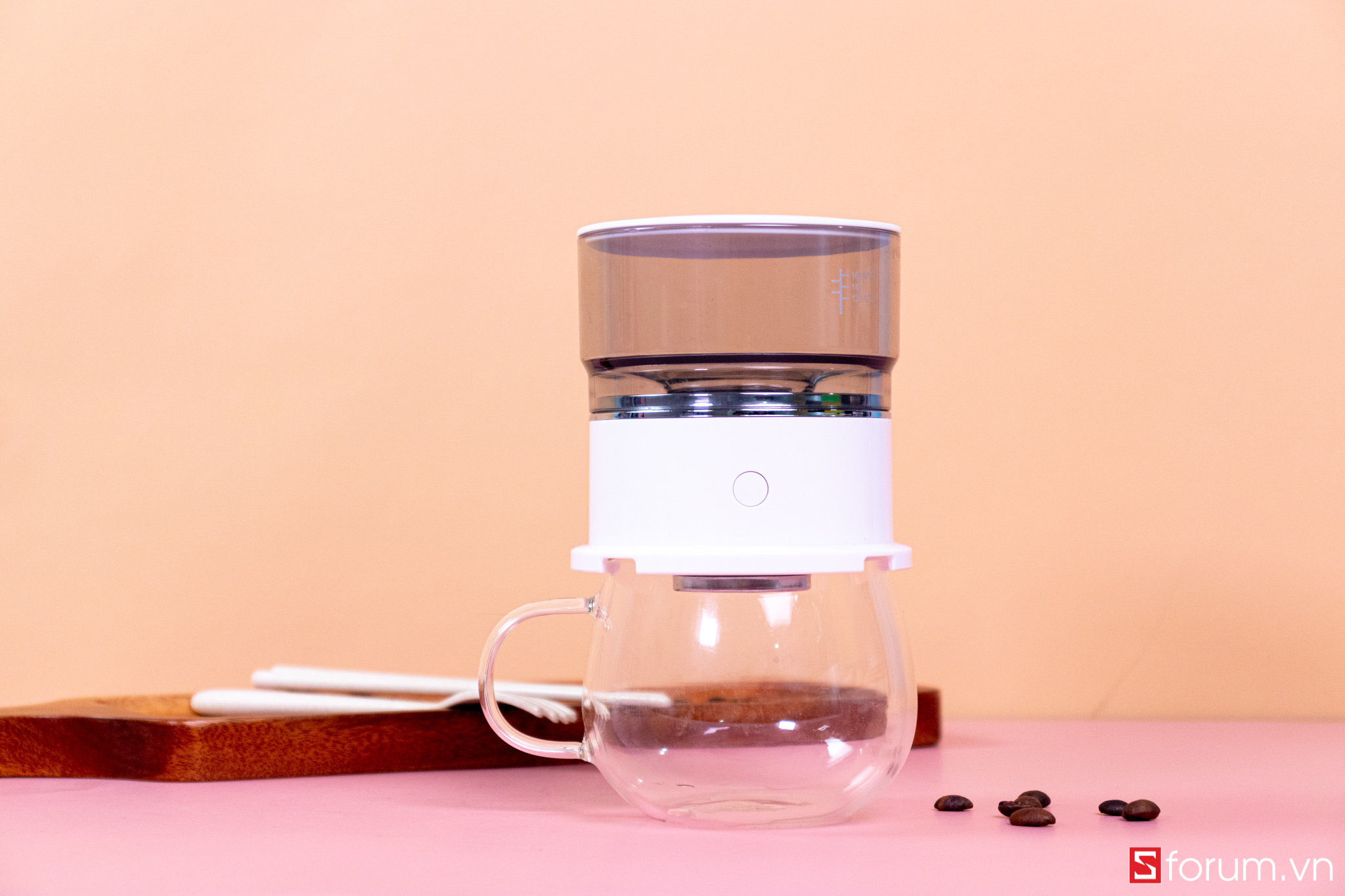 Trên tay chiếc máy pha cafe mini cực nhỏ gọn với phong cách "plug ...