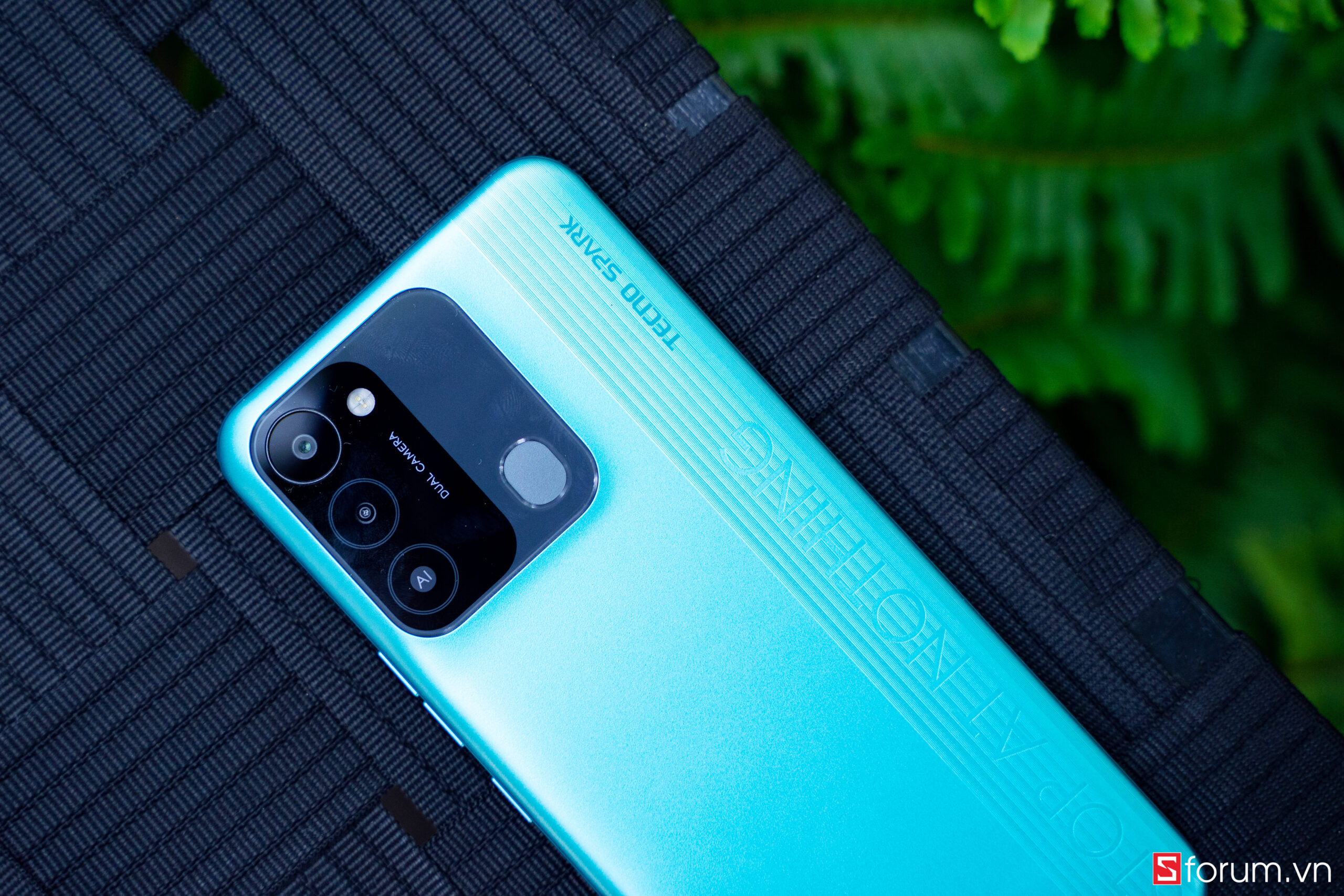 Trên tay Tecno Spark 8C ngon, bổ, rẻ: Chưa tới 3 triệu nhưng có màn 90Hz, pin 5000mAh "tẹc ga ...