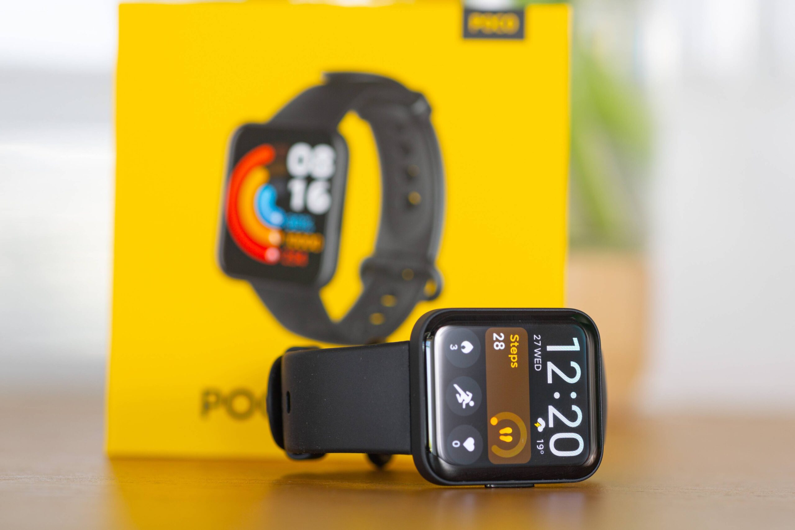 Trên tay POCO Watch: Thiết kế gọn nhẹ, màn hình AMOLED, có đo SpO2, pin ...