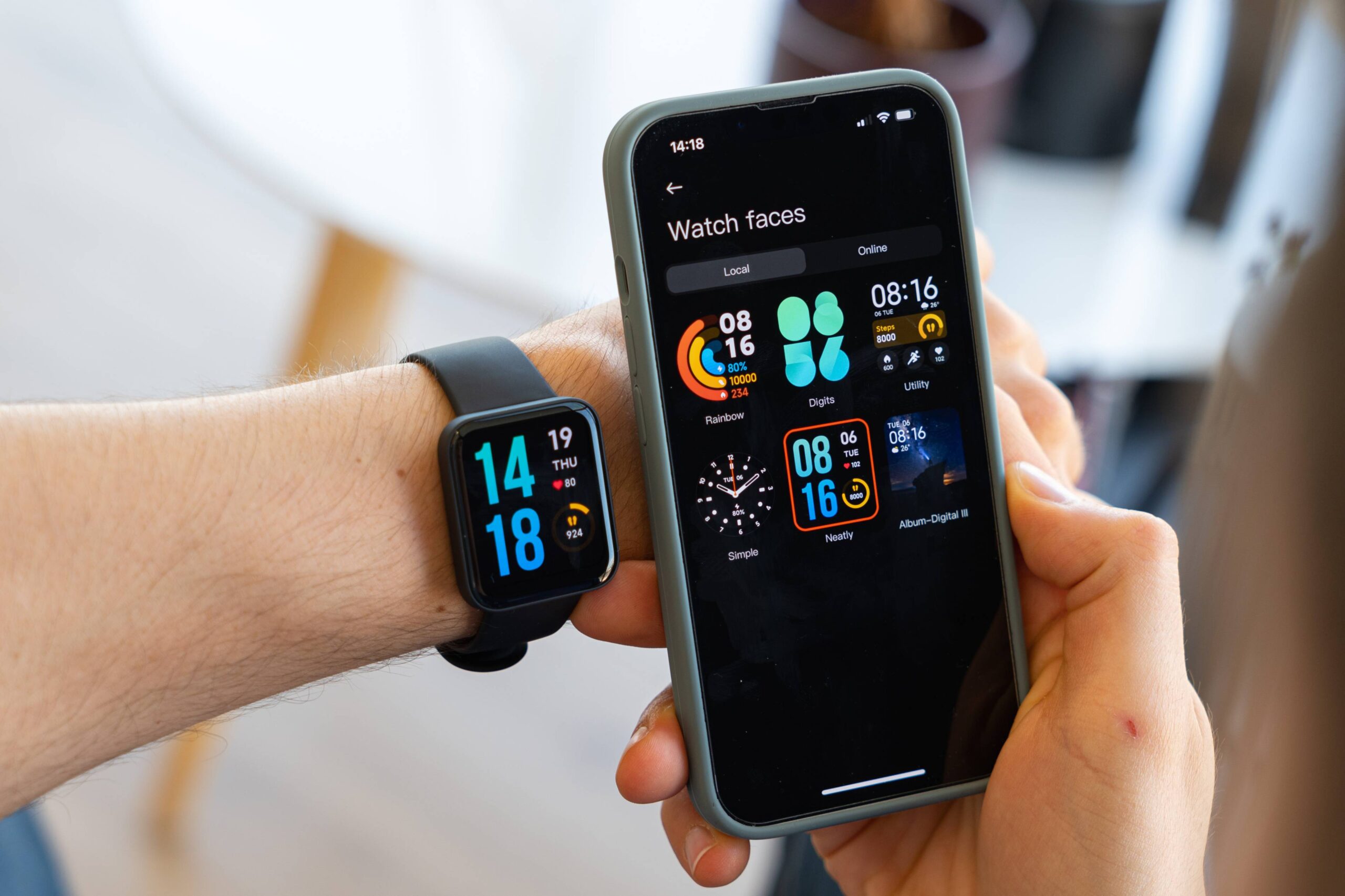 Trên tay POCO Watch: Thiết kế gọn nhẹ, màn hình AMOLED, có đo SpO2, pin ...