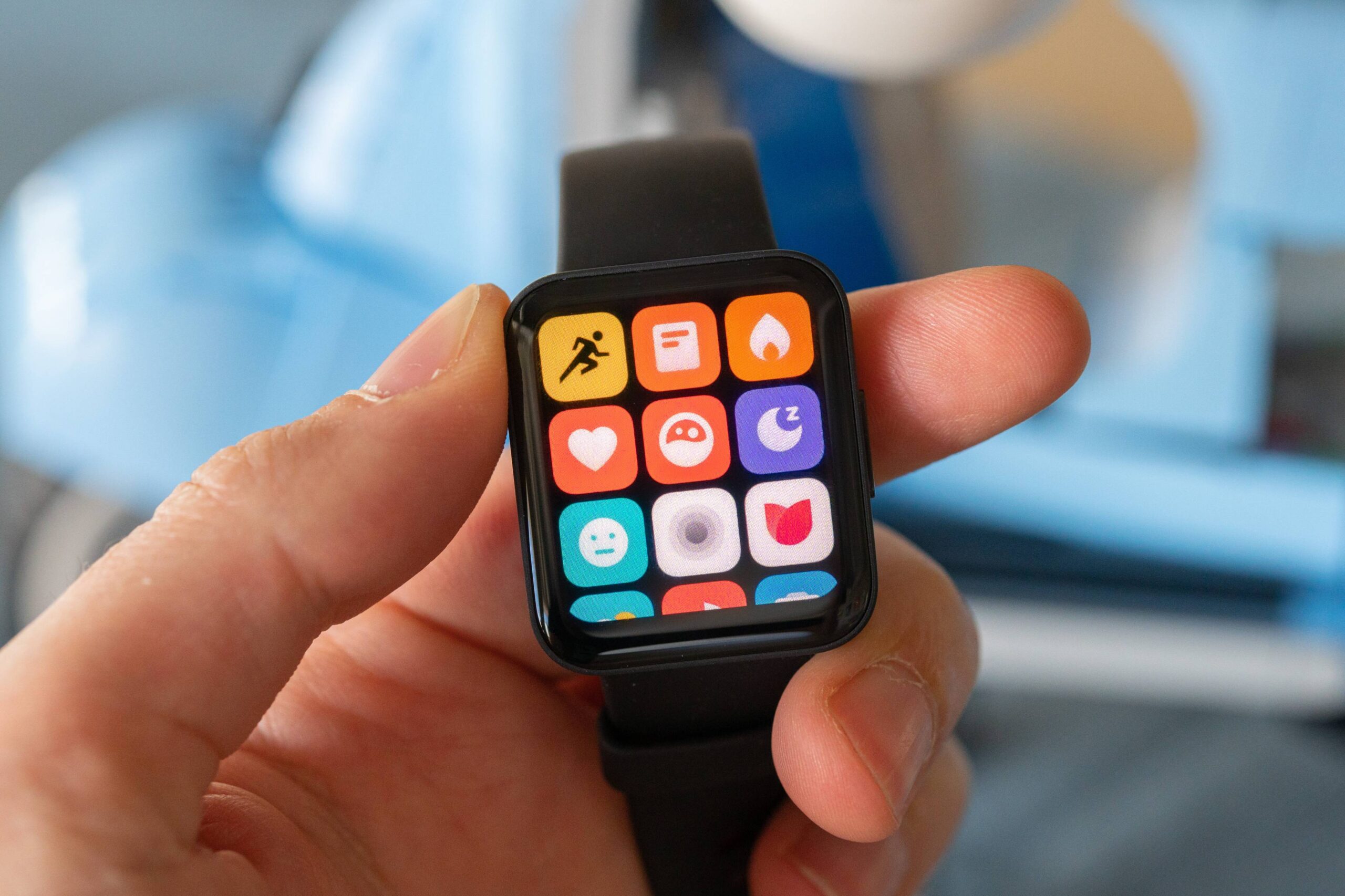 Trên tay POCO Watch: Thiết kế gọn nhẹ, màn hình AMOLED, có đo SpO2, pin ...