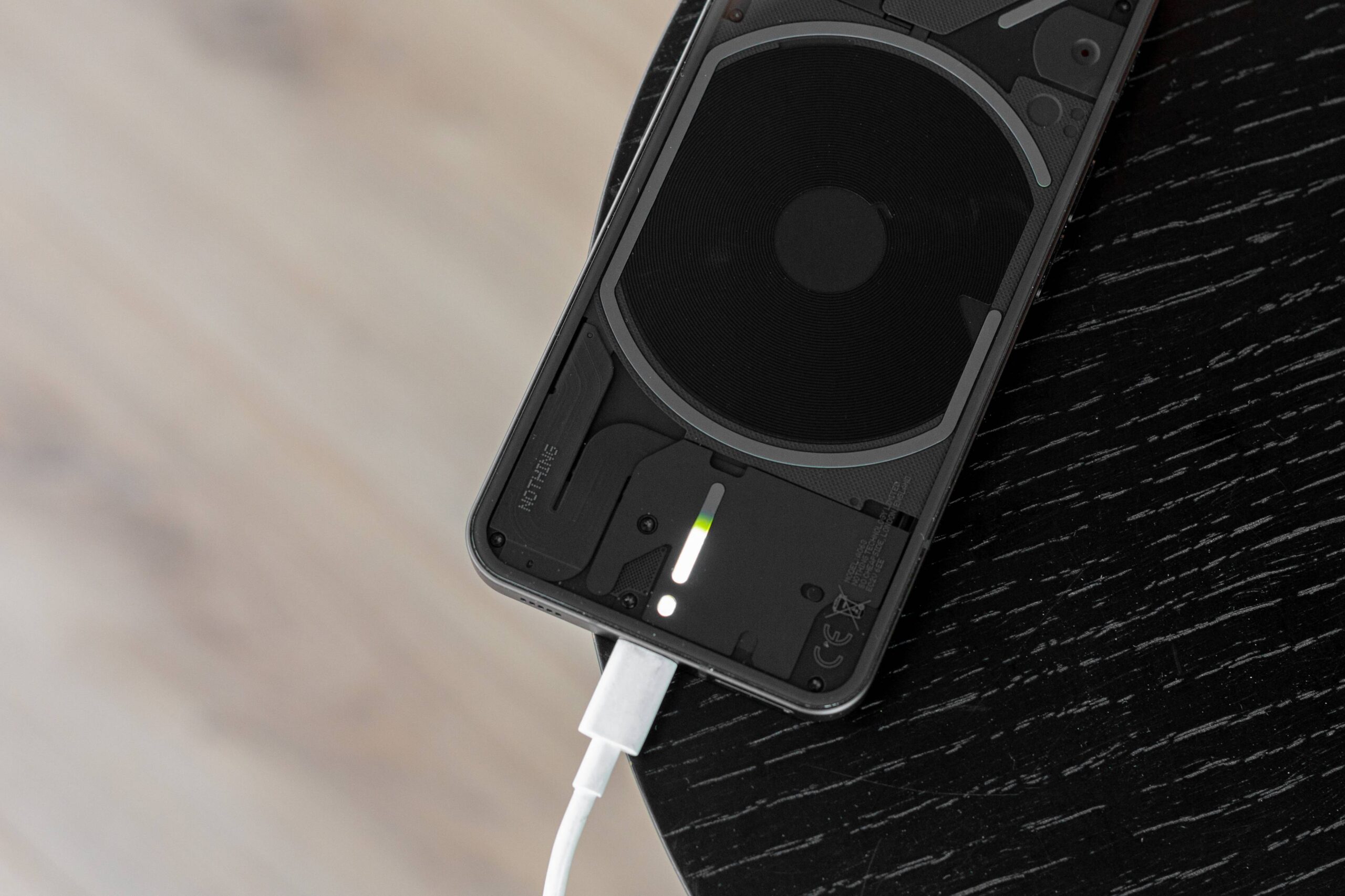 Trên tay Nothing phone (1): Smartphone mới của cựu sáng lập OnePlus có ...