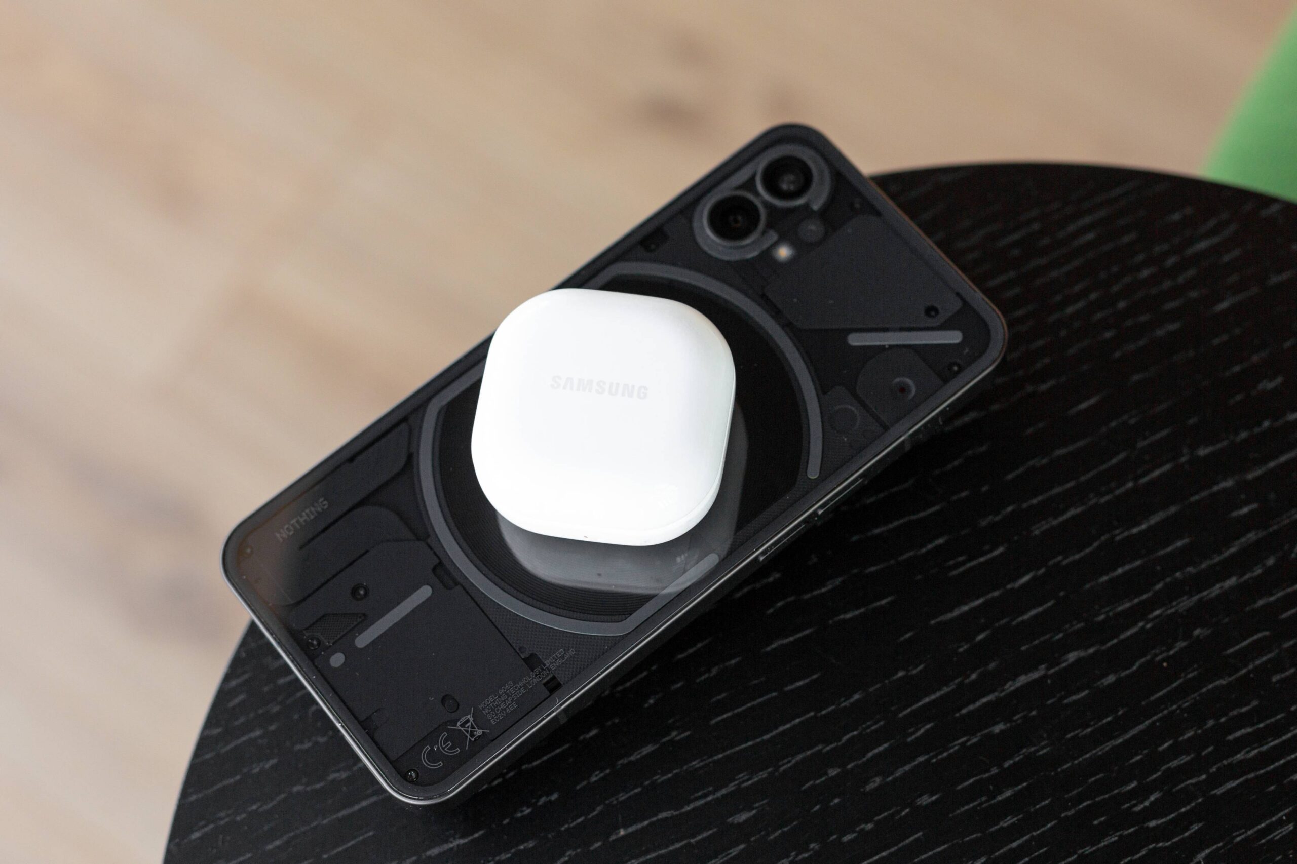 Trên tay Nothing phone (1): Smartphone mới của cựu sáng lập OnePlus có ...