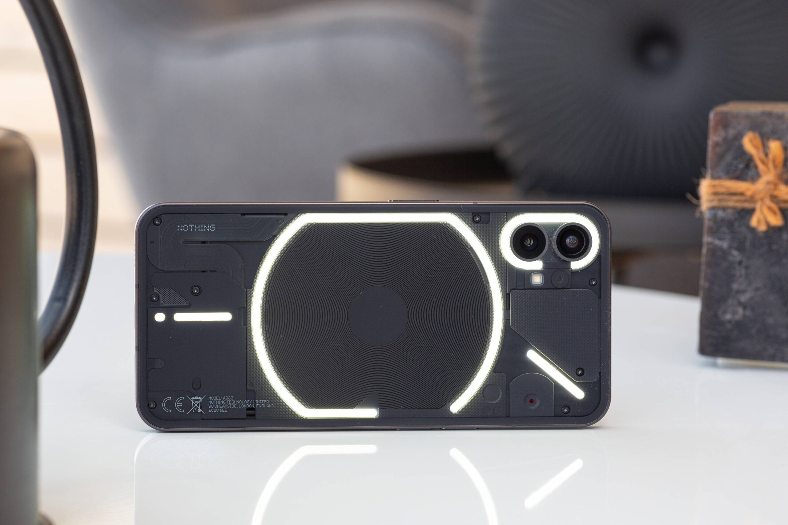 Trên tay Nothing phone (1): Smartphone mới của cựu sáng lập OnePlus có ...