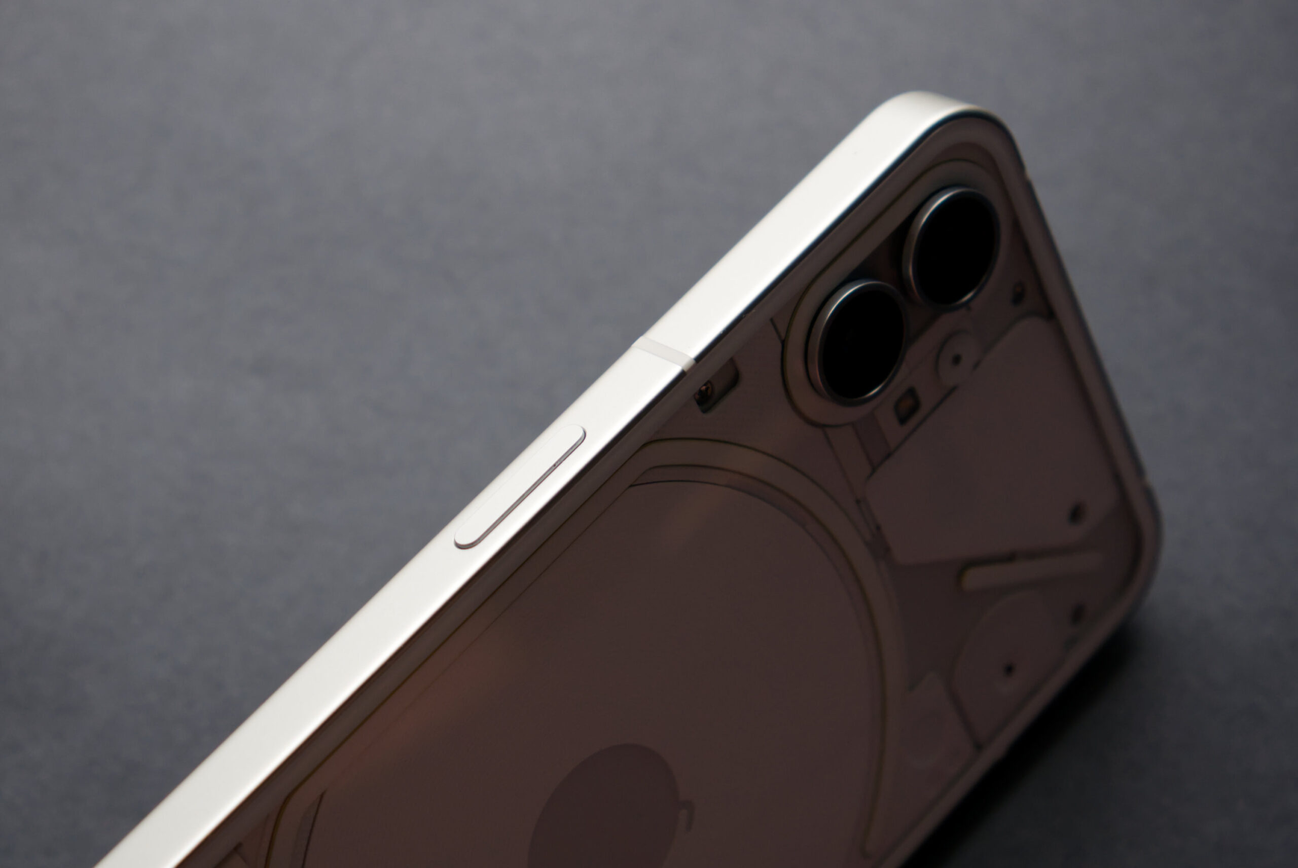 Trên tay Nothing phone (1): Smartphone mới của cựu sáng lập OnePlus có ...