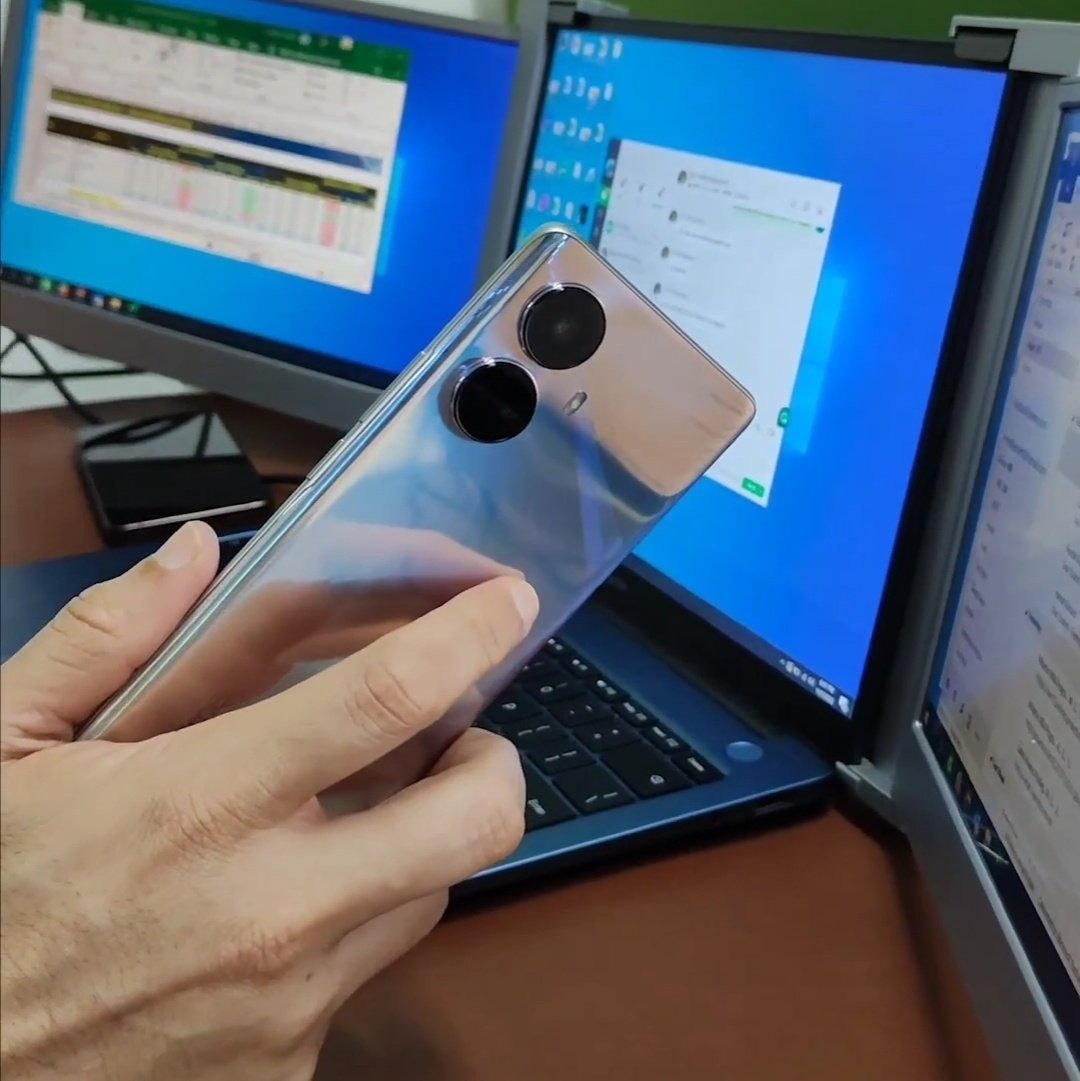 Xuất hiện hình ảnh thực tế của Realme 10 Pro+ với mặt lưng được làm cong