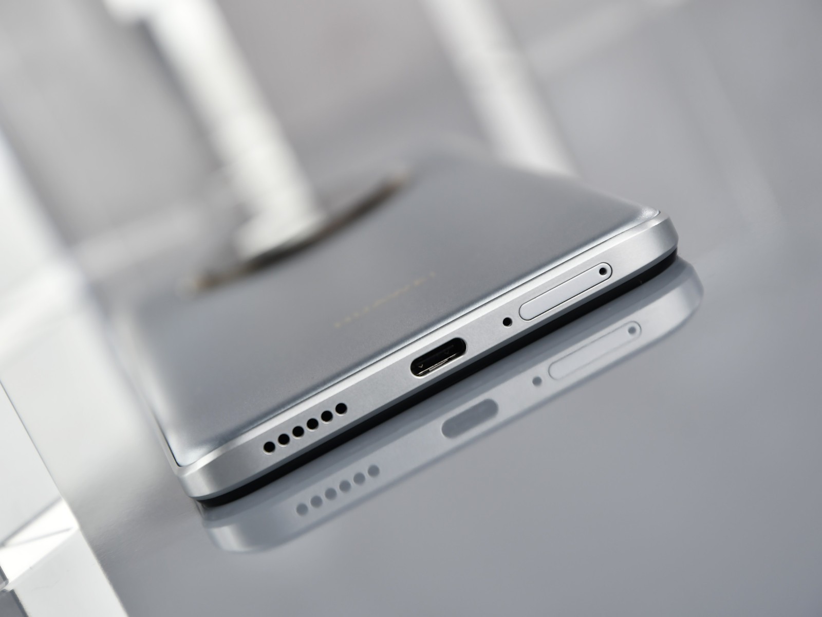 Cận cảnh Huawei Enjoy 60X: Thiết kế giống Huawei Mate, màn hình "tai thỏ", pin 7000mAh, giá 6.2 ...