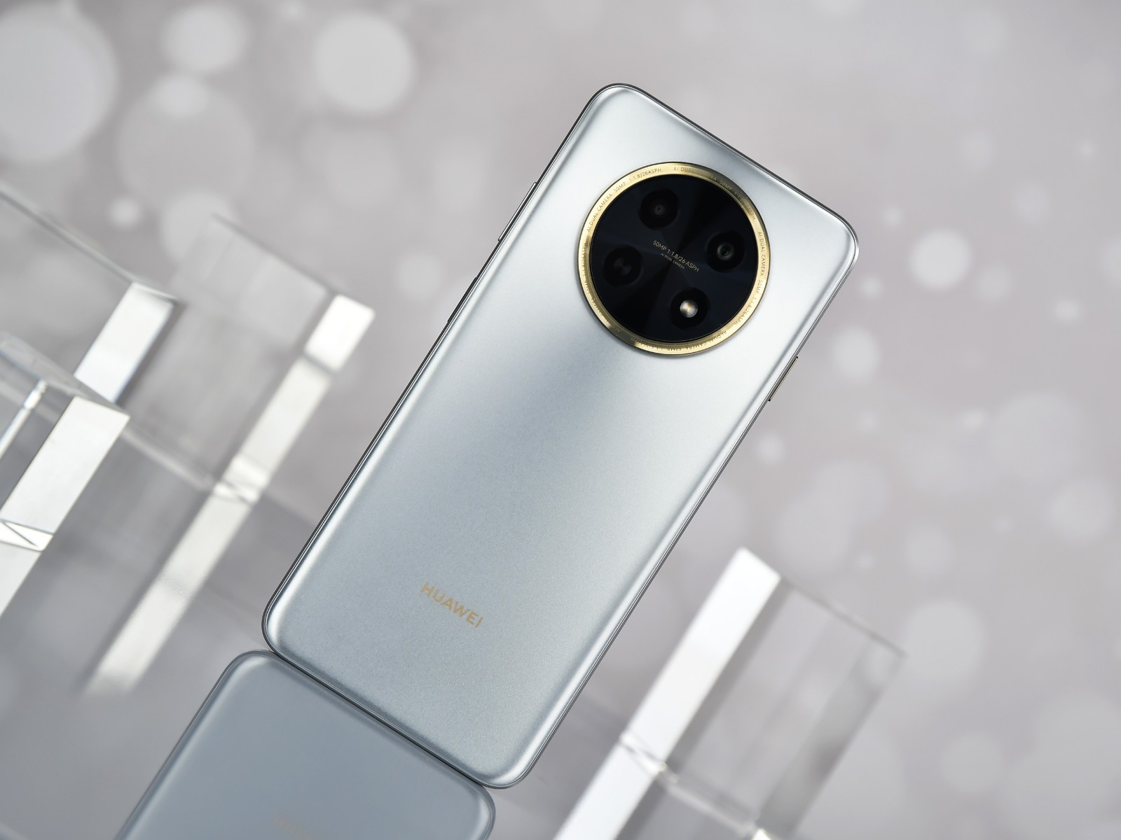 Cận cảnh Huawei Enjoy 60X: Thiết kế giống Huawei Mate, màn hình "tai thỏ", pin 7000mAh, giá 6.2 ...