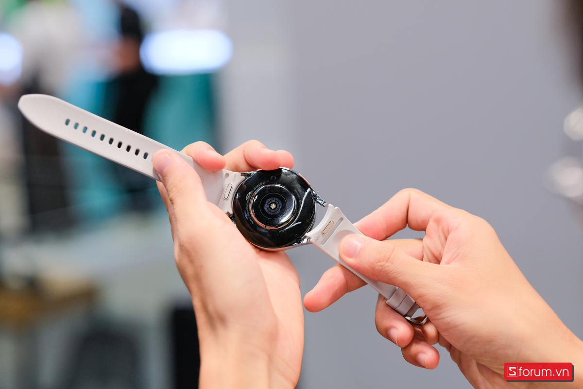 Samsung ra mắt dòng Galaxy Watch6 với viền bezel xoay, chip Exynos W930, giá từ 6.99 triệu đồng