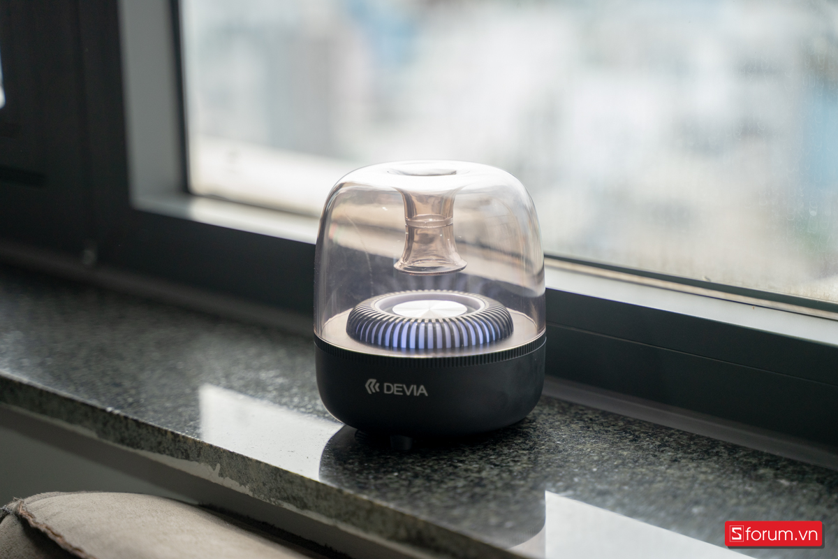 Trên tay chiếc loa giá chưa đến 500K có vỏ trong suốt, đèn LED RGB, vừa ...